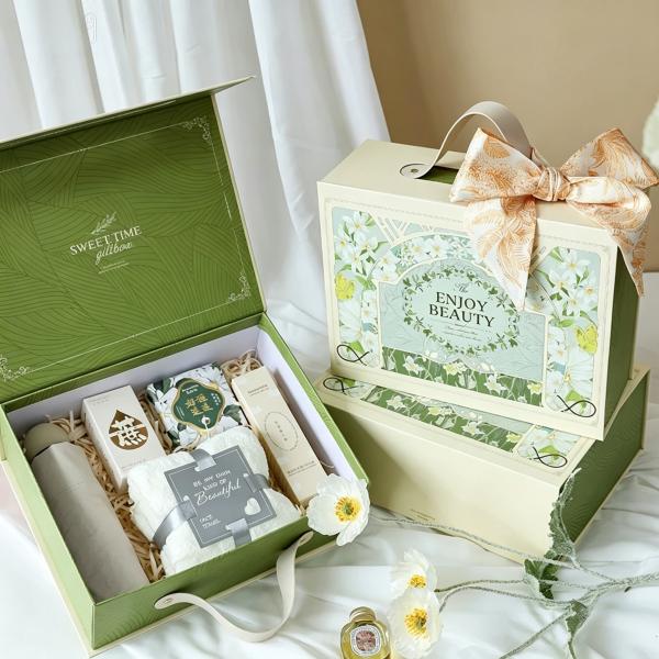 Quality Luxury Handle Gift Boxes With Ribbon And Floral Pattern For Retail Packaging for sale