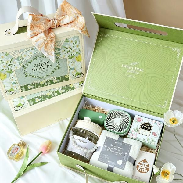 Quality Luxury Handle Gift Boxes With Ribbon And Floral Pattern For Retail Packaging for sale