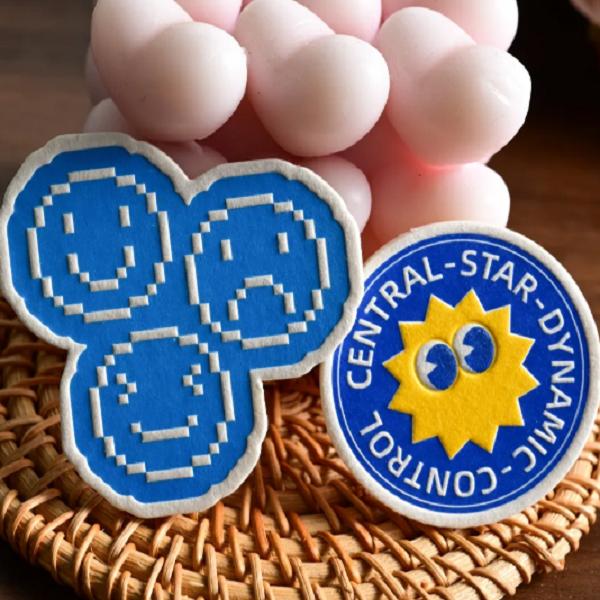 Quality Handmade Cotton Paper Brooches With Safety Pin Backing For Apparel Accessories for sale