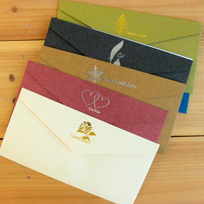 China Textured Paper Envelopes With Foil Stamping And Seal Stickers For Invitations for sale
