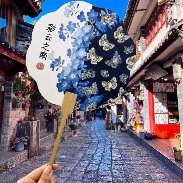 Quality Tie-Dye Style Round Paper Hand Fans With Wooden Handles For Cultural Souvenirs for sale