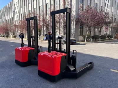 Cina Hand Pallet Truck Electric Pallet Stacker Jack Electric Warehouse Forklift  3000 KG  Fork Width 400-1120 mm 24V375AH in vendita