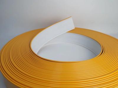 Cina Lettera di canale in alluminio con tappo di taglio con larghezza di 70 mm in giallo Lettera di canale in alluminio in vendita