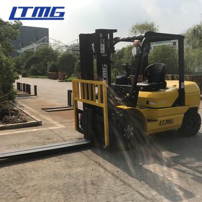 中国 3トン4500mmのTriplexマストのフォークリフトおよび自由な部品が付いているディーゼル日本エンジンのフォークリフト 販売のため