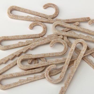 Cina Silkscreen degradabile Logo Plastic Sock Hangers 7.5g in vendita