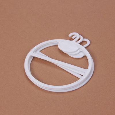 Cina logo su misura ganci di plastica ovali neri della sciarpa del bene durevole di 17*13cm in vendita