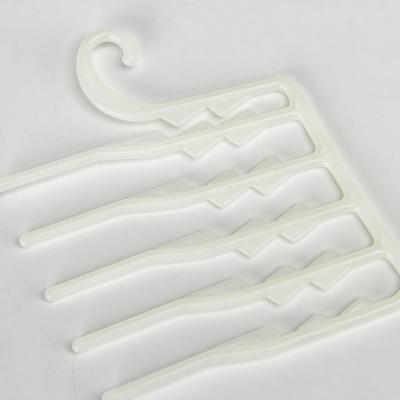 Cina Logo Printed Plastic Suspender Hanger per i calzini e la biancheria intima in vendita