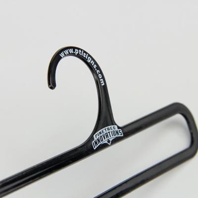 Cina Logo Scarf Black Plastic Hangers su ordinazione W17.5cmxH8.5cm in vendita