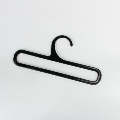 Cina Logo Scarf Black Plastic Hangers su ordinazione W17.5cmxH8.5cm in vendita