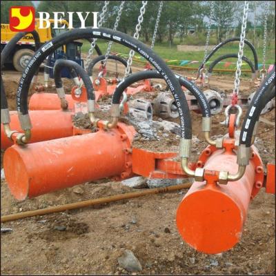 China Hydraulic square pile breaker for breaking/cutting C40 concrete pile machine for sale