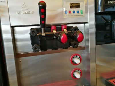 China Commercial Ice Cream Machine Soft Serve Freezer R22 Refrigerator Capacity 18-23L/h for sale