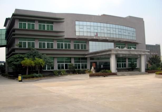 Shacman Sinotruk HOWO A7 Truck Engine Parts Weichai Alternator Vg1095094002