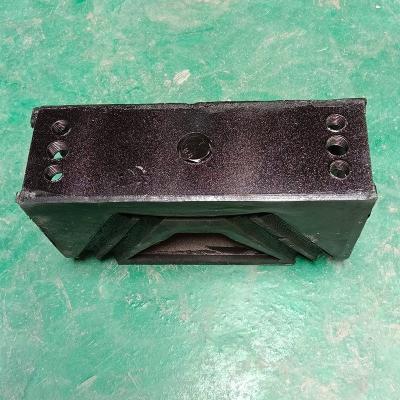 Cina Parti del sistema di guida delle ruote Sinotruk HOWO Motore del camion Montaggio di gomma di supporto Az9725590031 in vendita