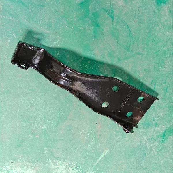 Quality Right Door Hinge for Sinotruk HOWO Truck Cabin Az1642110033 Steering Gear System for sale