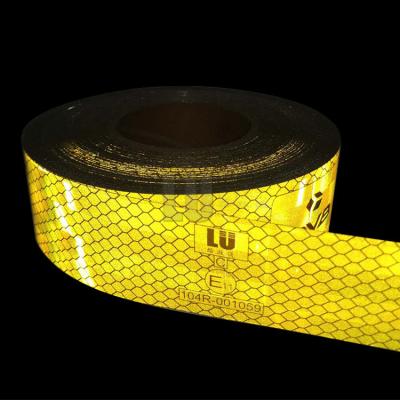 中国 黄色い色の反射Conspicuityテープ自己接着ECE 104R 001059標準 販売のため