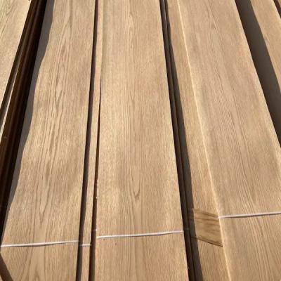 Cina Prezzo all'ingrosso Veneer di quercia Veneer di legno di quercia rossa Veneer di legno di 0,5 mm Pannelli murali di veneer di legno per mobili da pavimento in vendita