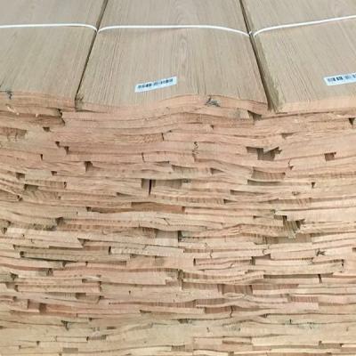 China 0.5mm Folha de madeira de revestimento de piso Branco MSF Interior Crown Cut Oak Sheet à venda