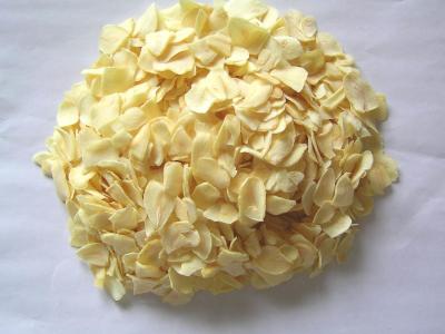 China Dehydrated garlic flakes1.8-2.0MM ,2017 new products with a good quality for sale