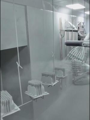 Cina Linea di verniciatura a polvere automatica trifase con spruzzatura 3D Linea di verniciatura a polvere verticale in vendita