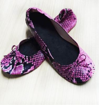 China New Different Partens Fake Snake Skin of Fold Up Ballet Flats for Ladies with Compact Carrying Tote Bag for sale
