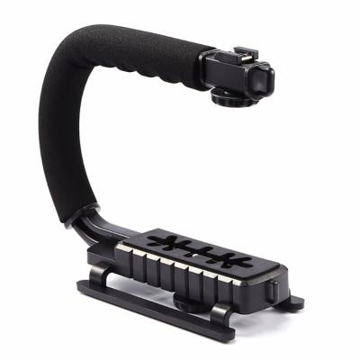 Cina Single Handgrip DV C type Smartphone Camera Handle Stabilizer Mount flash bracket U type in vendita