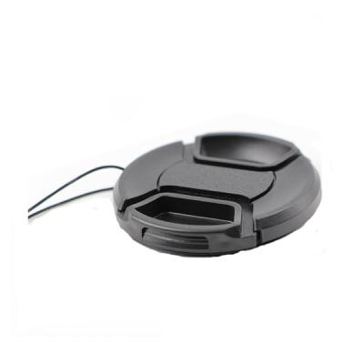 Cina Middle Pinch Neutral Camera Lens Cap Protection Cover 49mm/52mm/55mm/58mm/62mm/67mm/72mm/77mm/ With Anti-lost Rope in vendita