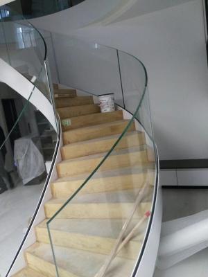 China Side-mounted solid wood handrail glass railing prefabricated curved stairs for sale
