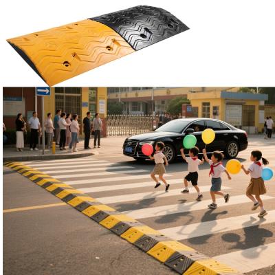 China Kit dissuasore di velocità certificato CE/ISO, dispositivo in gomma resistente alle intemperie per il controllo del traffico per magazzini/zone scolastiche for sale