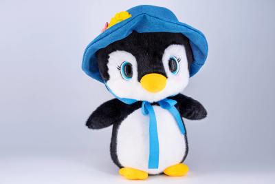 China PP Baumwolle Pinguin Weich Plüsch Spielzeug mit grünem Hut Kleines Pinguin gefülltes Tier zu verkaufen