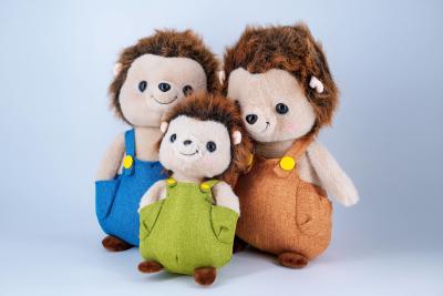 China Drie kleuren zachte pluis speelgoed Custom Design Animal Plush Pop Hedgehog 25-40cm grootte Te koop