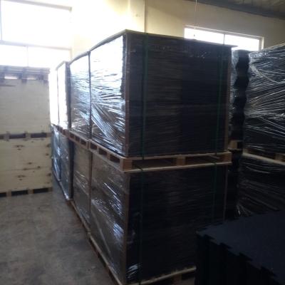 China Puzzle Edge Interlocking Rubber Mat High Density Interlocking Gym Flooring Tiles 1000X1000X15mm for sale