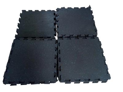 Cina Piastrelle di pavimento portatili di gomma 1000X1000X15mm Piastrelle di pavimento da esercizio interlocking nero in vendita