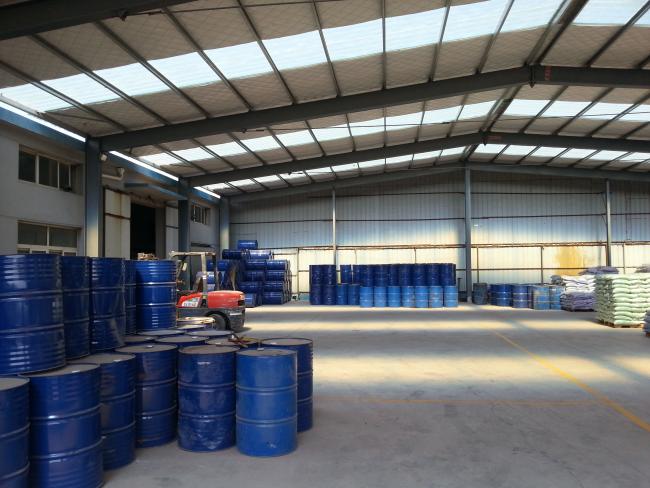 Application of polyurethane glue in playground