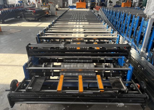 Guide mechanism of roll forming machine
