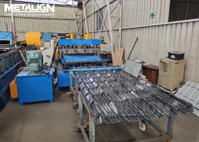 China Flying Punching Chain Drive Roof Tile Roll Forming Machine (Fliegende Schlagkettenmaschine für das Formen von Dachfliesen) zu verkaufen
