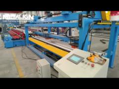 Koudrolvormende lijn voor W-paneel wegrails met hydraulisch ponsen en magnetisch stapelen