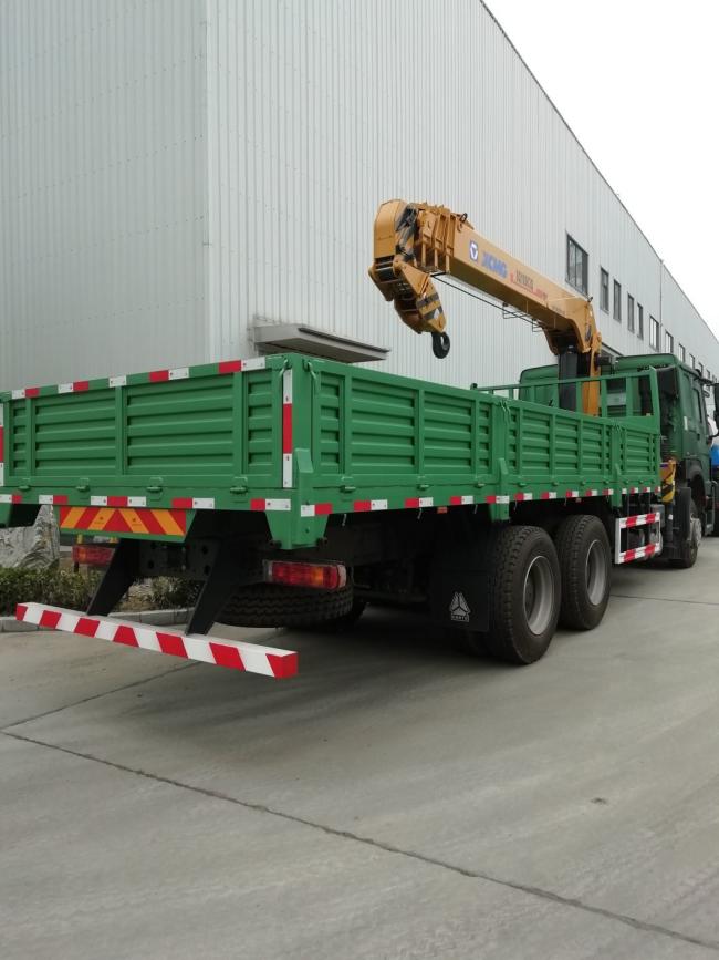 HOWO 6X4 4X2 Cargo Truck with Crane