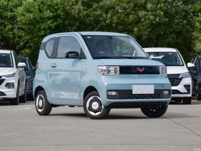 Long Range 301km High Speed Wuling Mini EV Aoto Electric Mini Car Smart SUV with Lead Lithium Battery