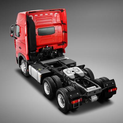 中国 中古 HOWO A7 トラクタートラック 6X4 ユーロ 2 排放基準と400L アルミオイルタンカー 販売のため