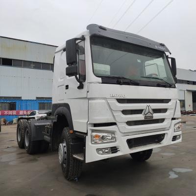 Cina Sinotruck HOWO 6X4 Camionetto a testa di trattore per emissioni Euro2 e cisterna di olio in alluminio da 400L in vendita