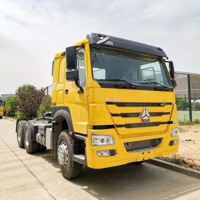 Cina Capacità di carico 40-60 tonnellate Sinotruk HOWO 3 assi testa del camion trainante con prestazioni in vendita
