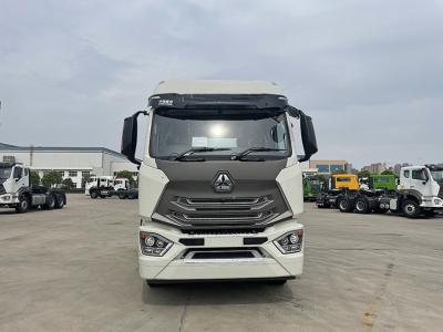 Cina Capacità di carico 40-60 tonnellate Sinotruk HOWO 3 assi testa del camion trainante con prestazioni in vendita