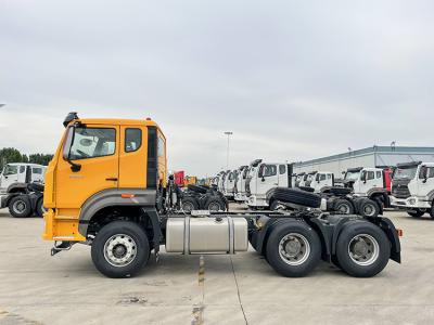 Cina Capacità di carico 40-60 tonnellate Sinotruk HOWO 3 assi testa del camion trainante con prestazioni in vendita