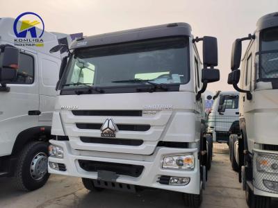 Cina Sinotruk HOWO Camion 6X4 10 ruote Camion trattore usato con cisterna di olio in alluminio da 400L in vendita