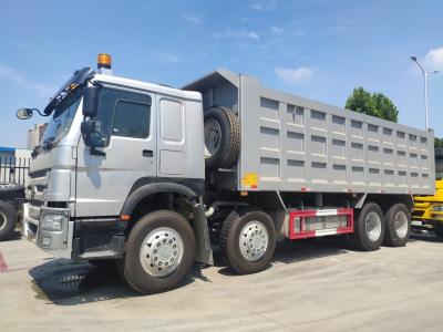 Cina Sinitruk HOWO Heavy Duty 8X4 Tipper Truck 351-450hp Potenza di cavallo Una cabina con aria condizionata in vendita