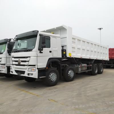 Cina Cisterna di benzina da 300L Usata HOWO Cisterna di scarico 8X4 /Cisterna di scarico usata per il servizio post-vendita in vendita
