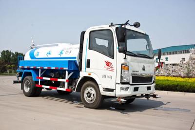 China Camión Sinotruck de carga útil de 30T HOWO 4X2 Mini Camión de agua de 2000 galones con motor D12.42 en venta