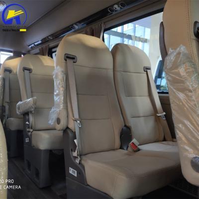 中国 屋根に設置されたA/C 22000kcal/Hとディーゼル燃料 31-50席 デザインの豪華バス 販売のため