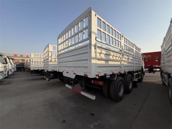 Quality 5.8m to 6.8m High Sided Flatbed Cargo Truck 10Tires Sinotruk HOWO 6x4 for sale