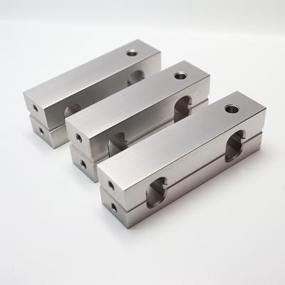 Cina Parti di lavorazione CNC ad alta precisione Fabbrica di componenti CNC in acciaio inossidabile Fresatura di parti CNC in vendita